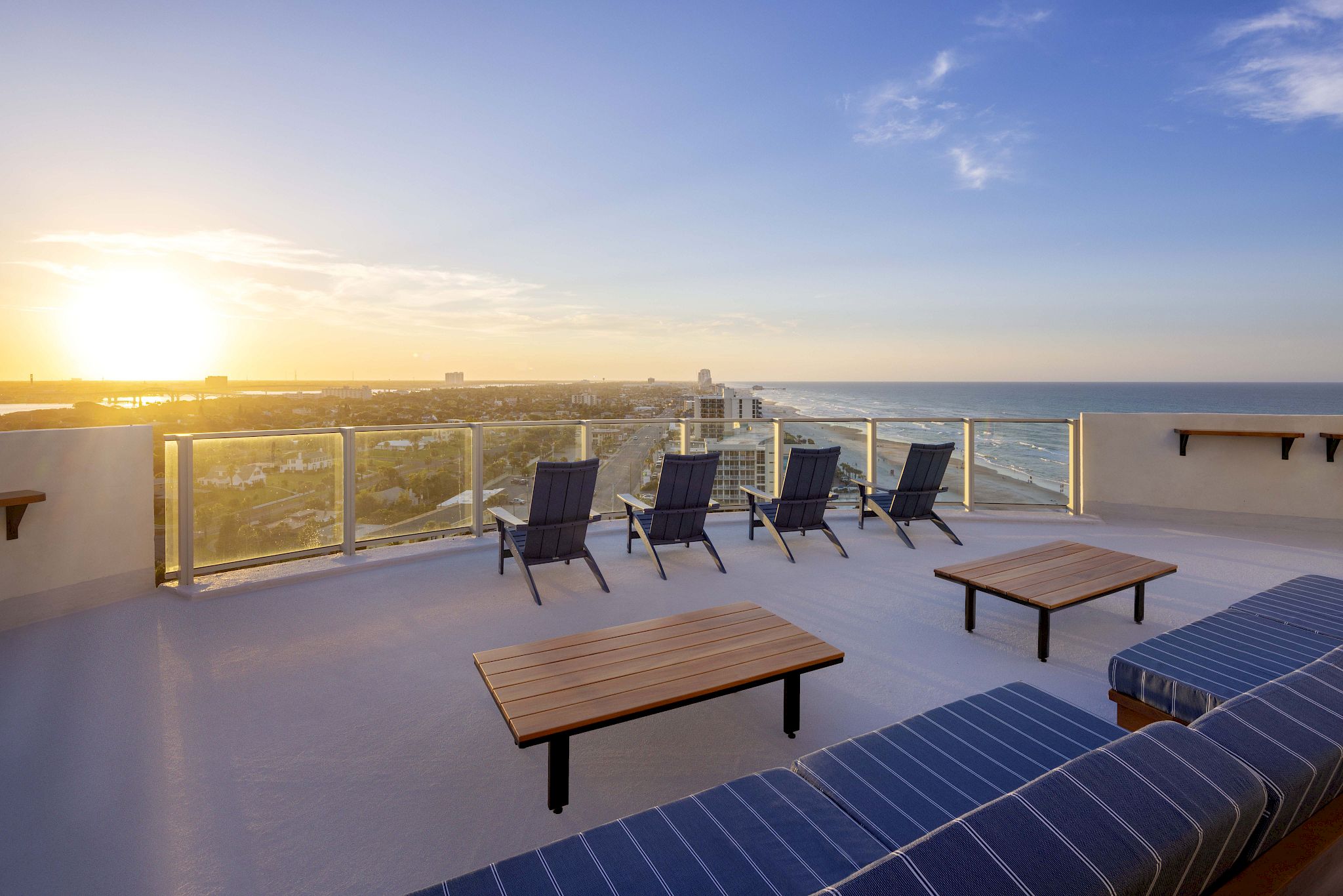 The Rooftop Bar Daytona Beach - Max Beach Resort - Take Your Hangout to ...